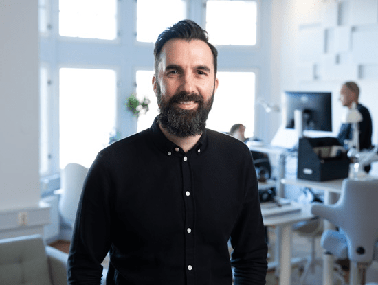 Derek Robertson - Copywriter - KAN