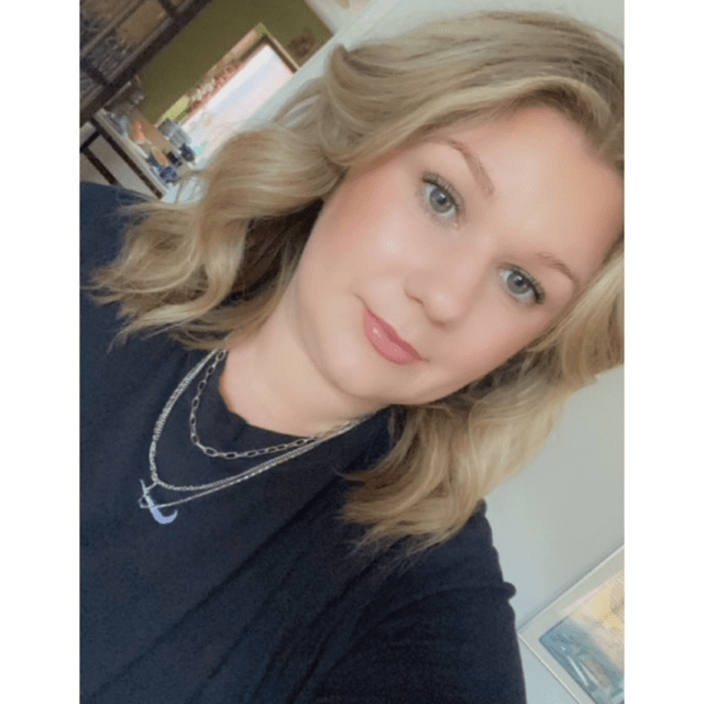 Ellie - Senior Partnerships and Planning Manager Marketing - Iglu.com