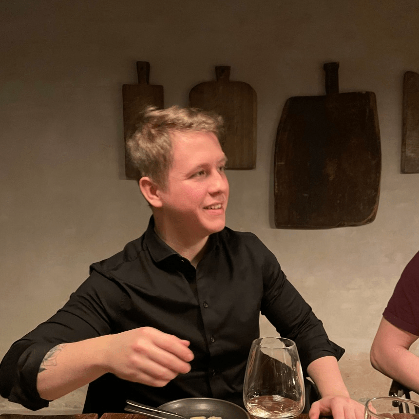 Mads Rosenberg Suhr - Part Time Sales Assistant - SHAPING NEW TOMORROW