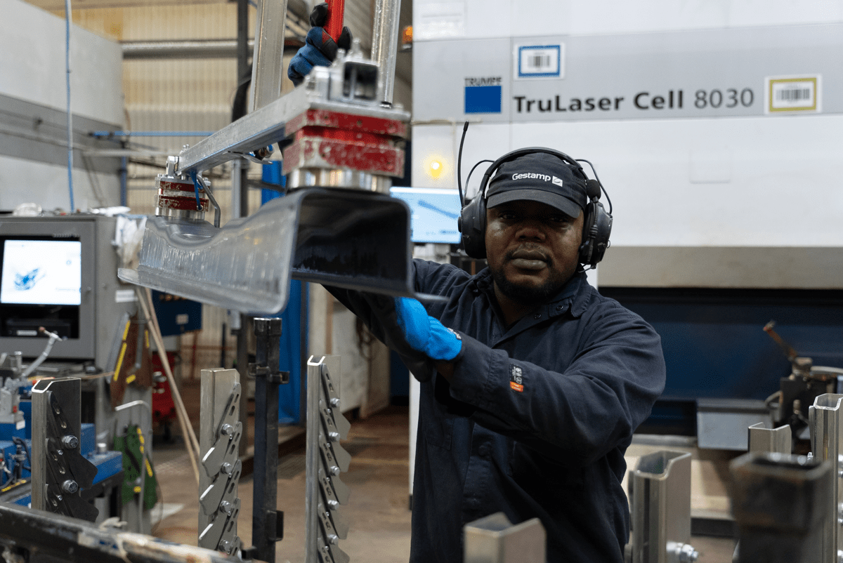 För en tryggare och grönare resa - Gestamp HardTech AB