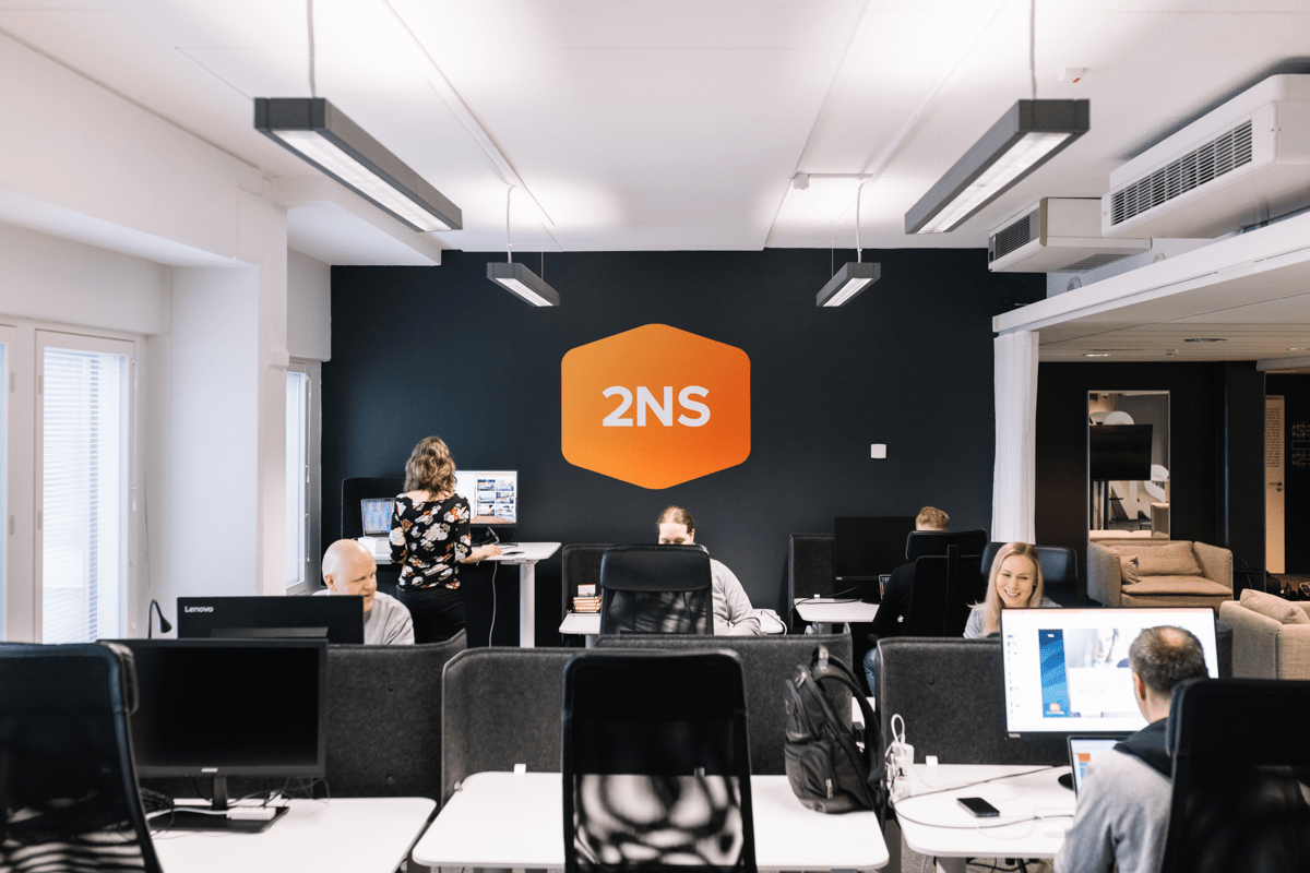 Ainutlaatuinen ura - 2NS